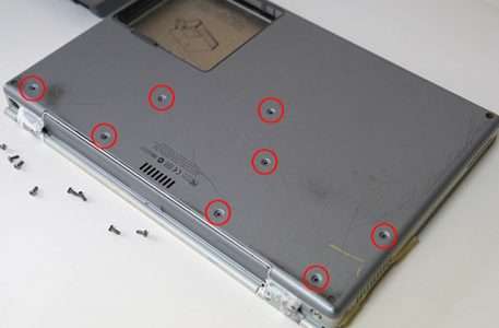 PowerBookG4 Titaniumを分解してHDDを外す方法 - sevence graphic