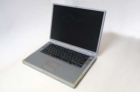 PowerBookG4 Titaniumを分解してHDDを外す方法 - sevence graphic